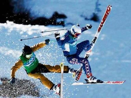 Two skiing athletes collide in the air at speed of 80km/h CCTV ...