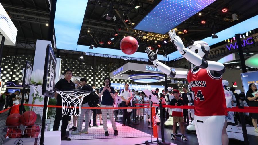 AI revolution reshaping China's economy_英语频道_央视网(cctv.com)