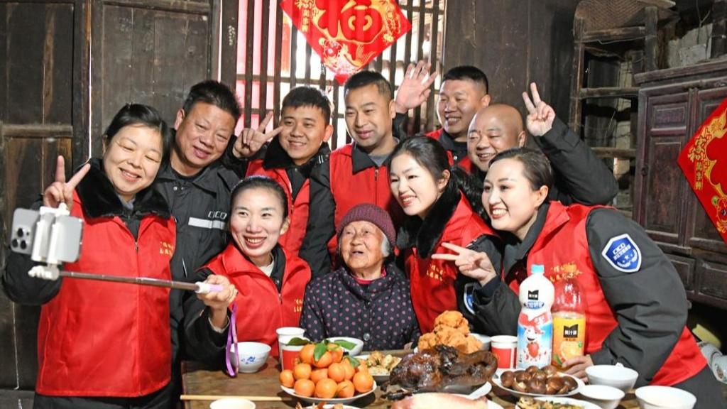 How do Chinese people celebrate Spring Festival?_英语频道_央视网(cctv.com)
