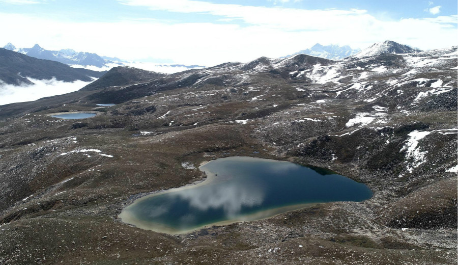 Heart-shaped lake discovered in Sichuan mountain valley_英语频道_央视网(cctv.com)
