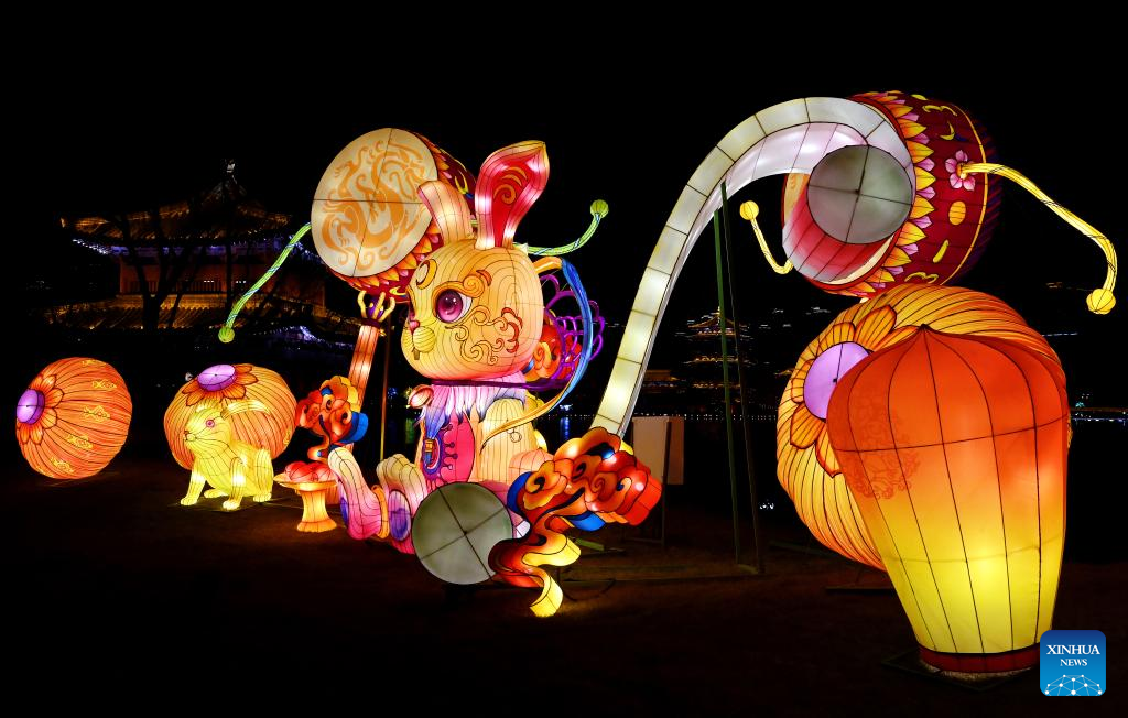 Chinese scenic spots welcome tourists with festive activities during ...