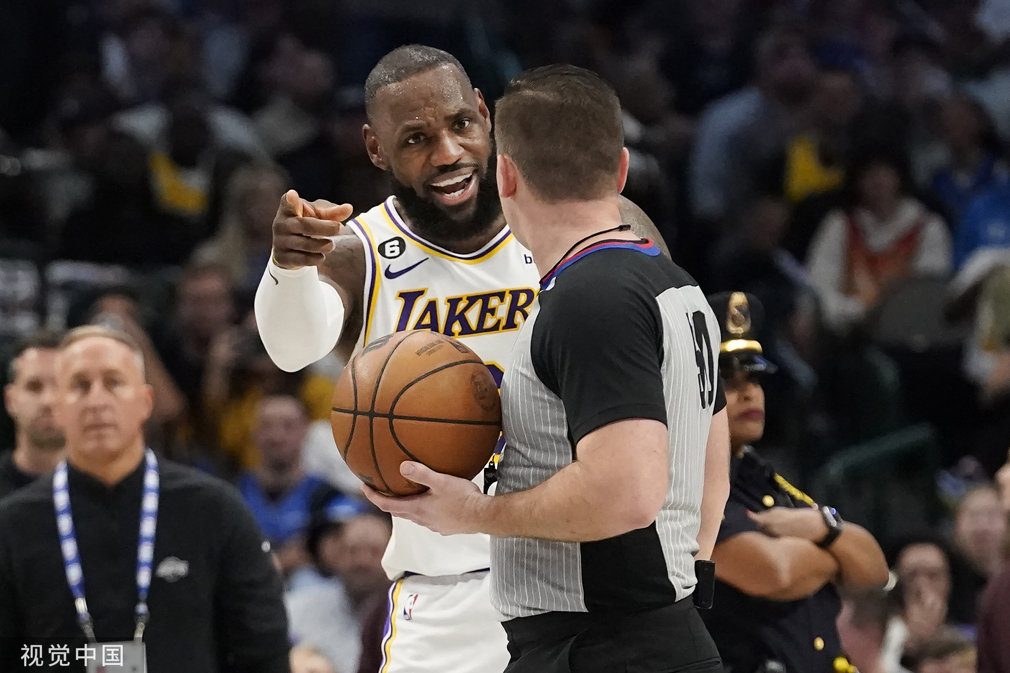 NBA宣布下赛季开始使用鹰眼：提高裁判准确性和速度_体育_央视网(cctv.com)